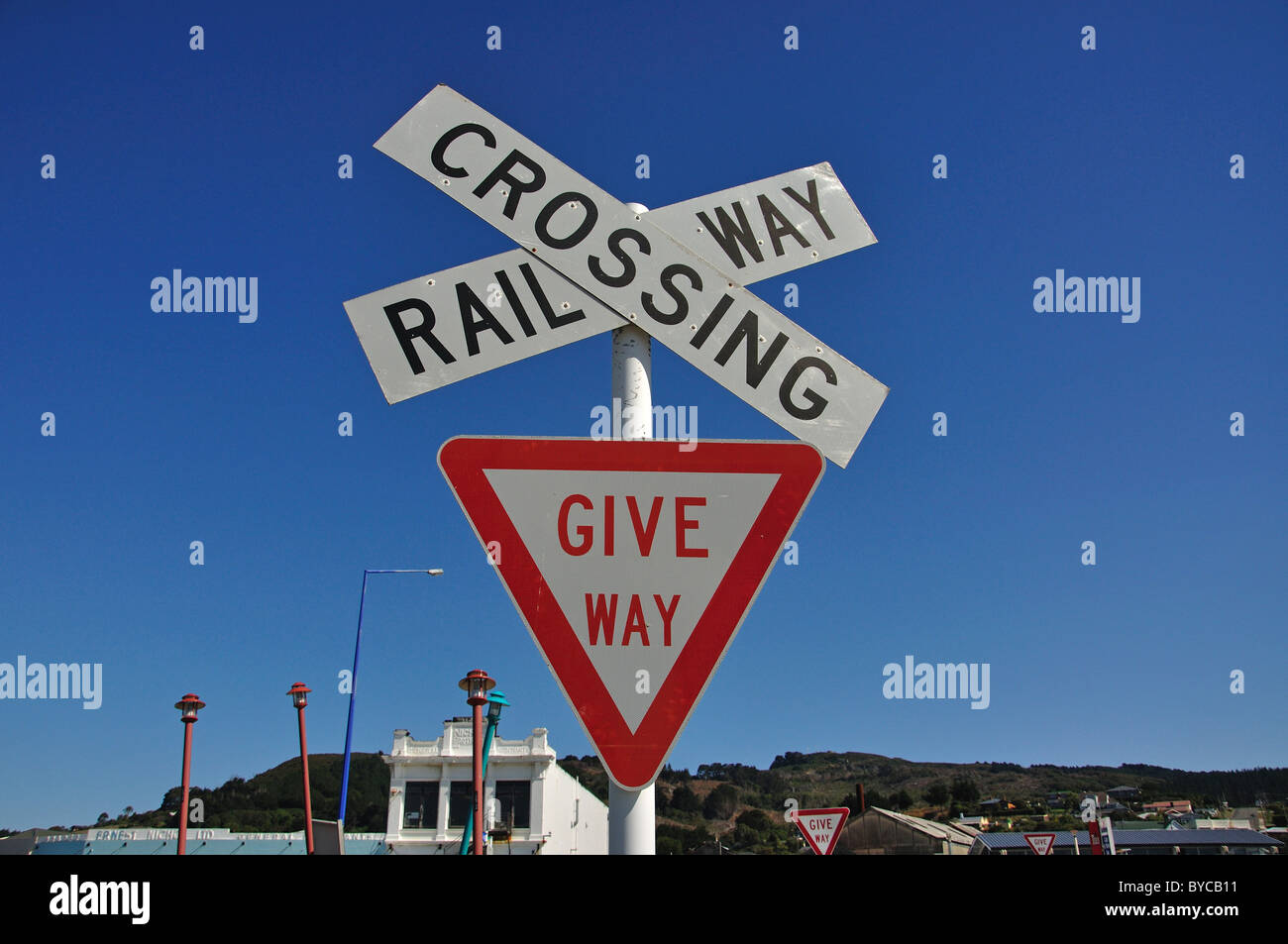 Railway crossing sign, Gore Street, Bluff (Motupōhue), Southland Region ...