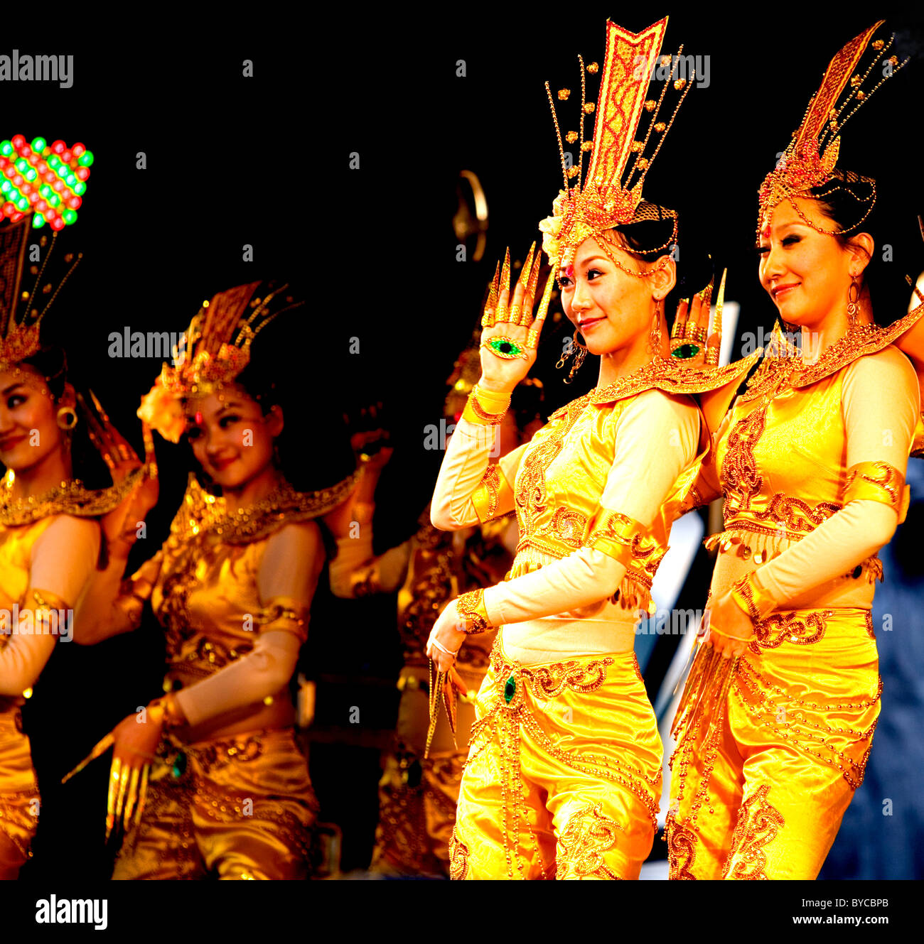 Chinese dancers traditional 2010 hi-res stock photography and images ...