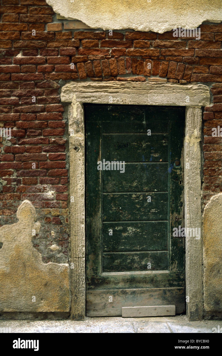 A street door in Venice, Italy Stock Photo - Alamy