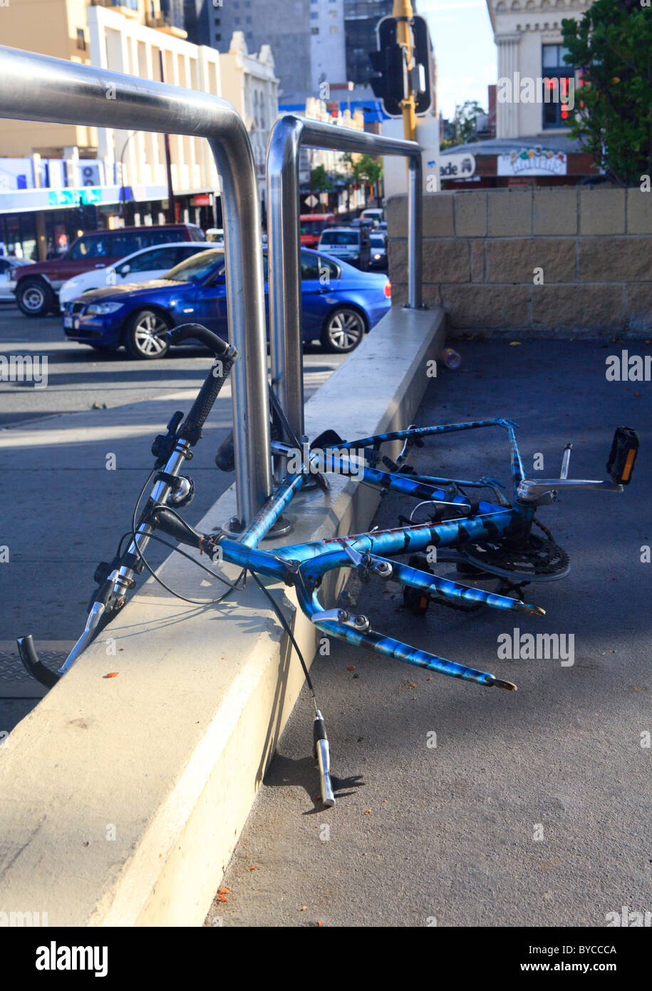 Missing wheels hi-res stock photography and images - Alamy