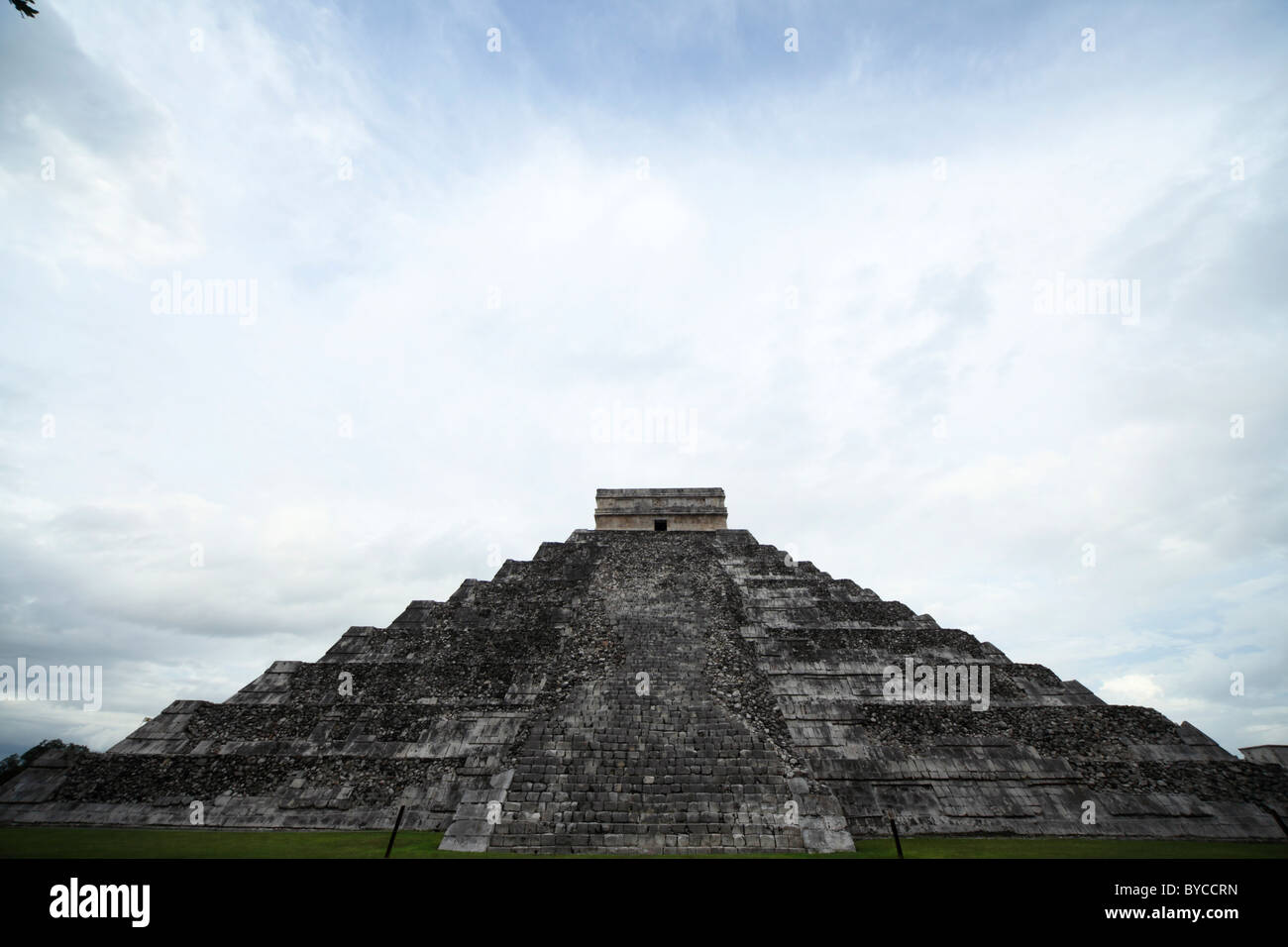 THE CASTLE, MAYAN RUINS AT CHICHEN ITZA, MEXICO Stock Photo - Alamy