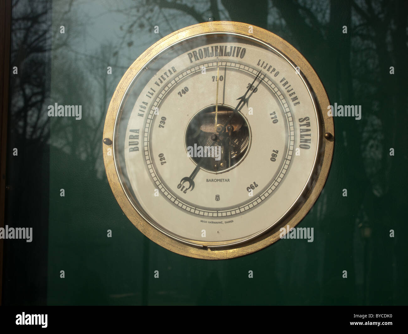 Old barometer hi-res stock photography and images - Alamy