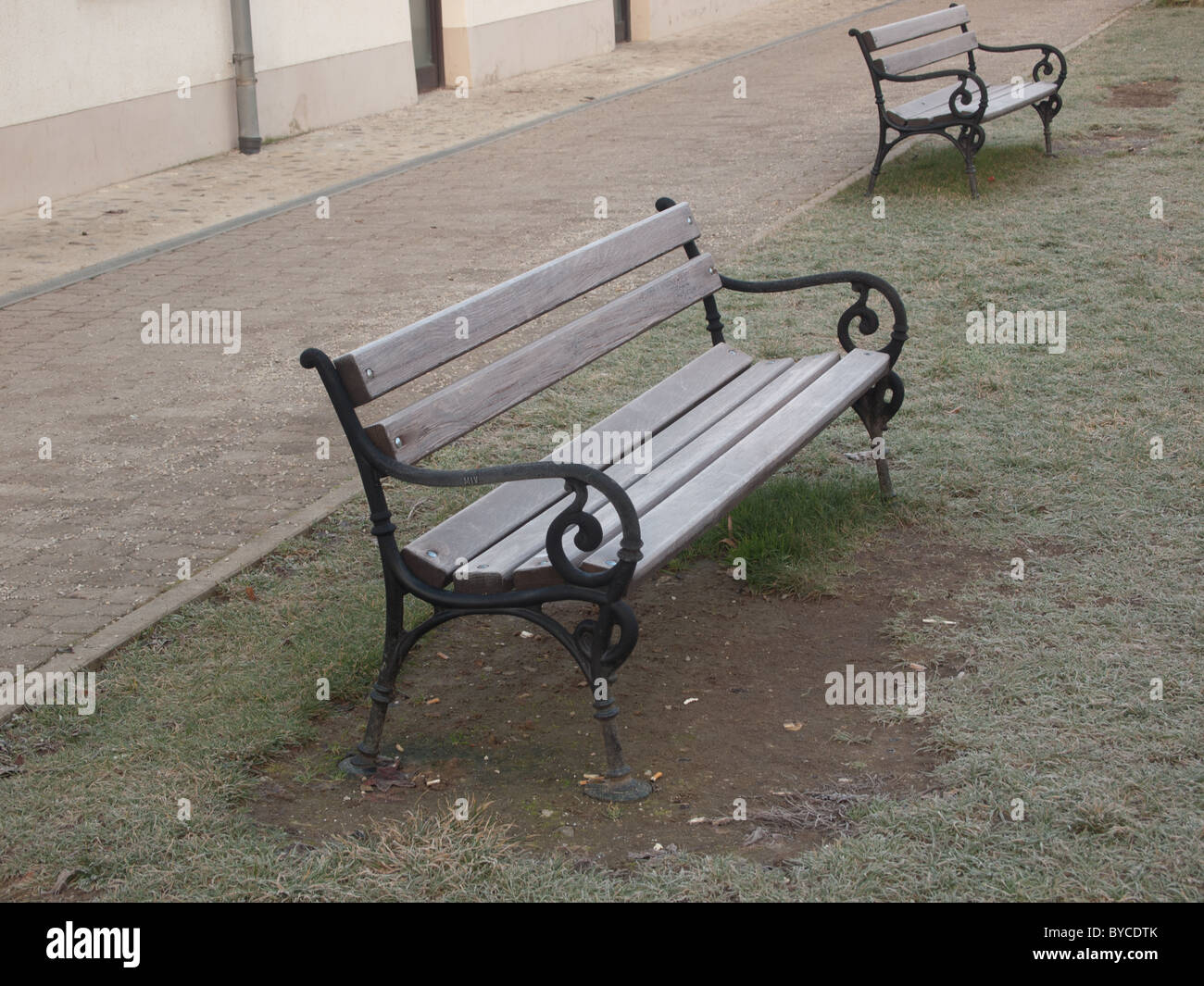 Empty park bench winter hi-res stock photography and images - Alamy