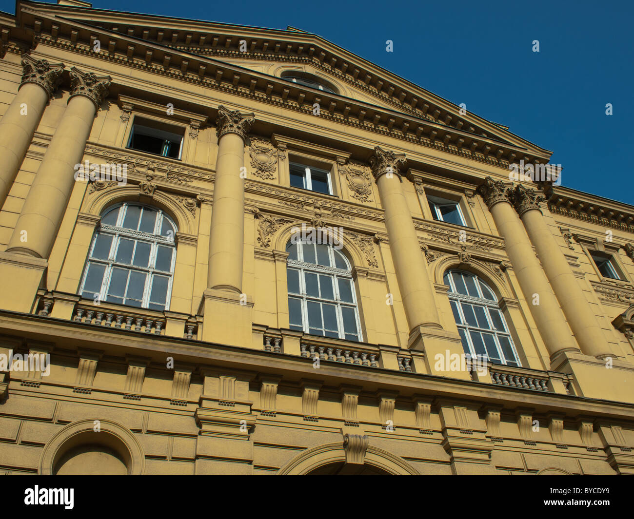 Classic theatre building hi-res stock photography and images - Alamy