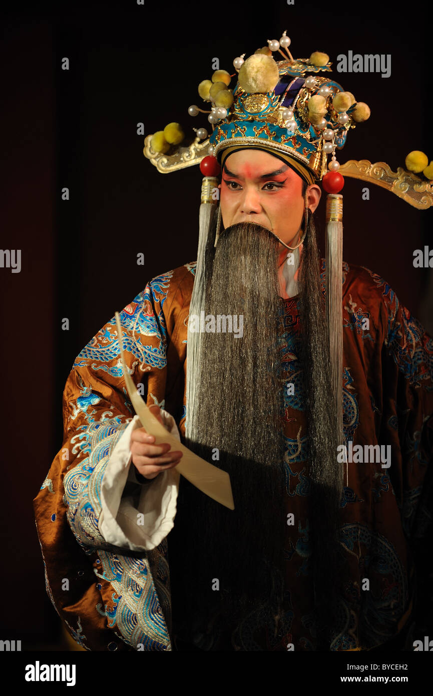 Male chinese opera character hi-res stock photography and images - Alamy