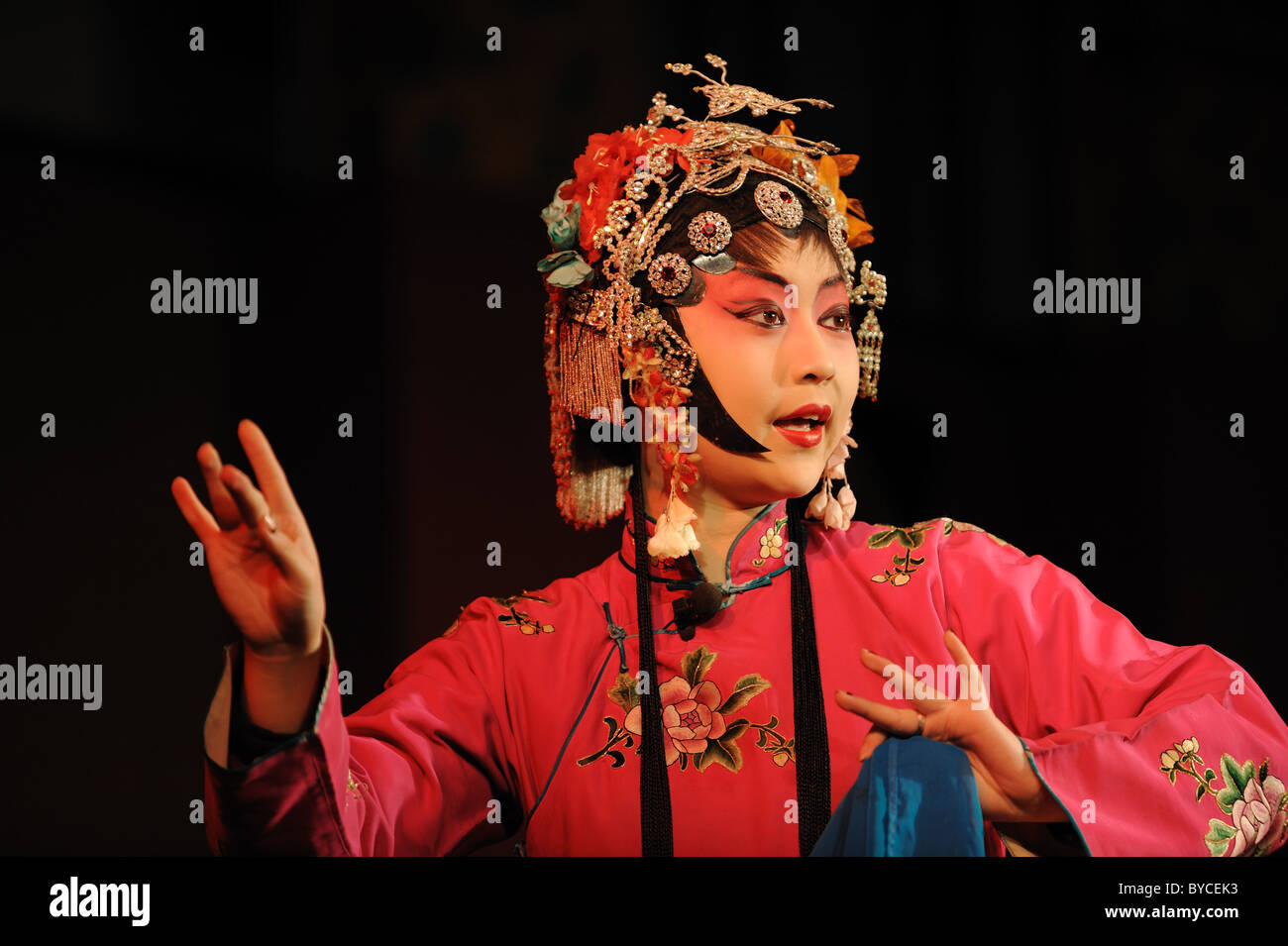 China beijing actress hi-res stock photography and images - Alamy