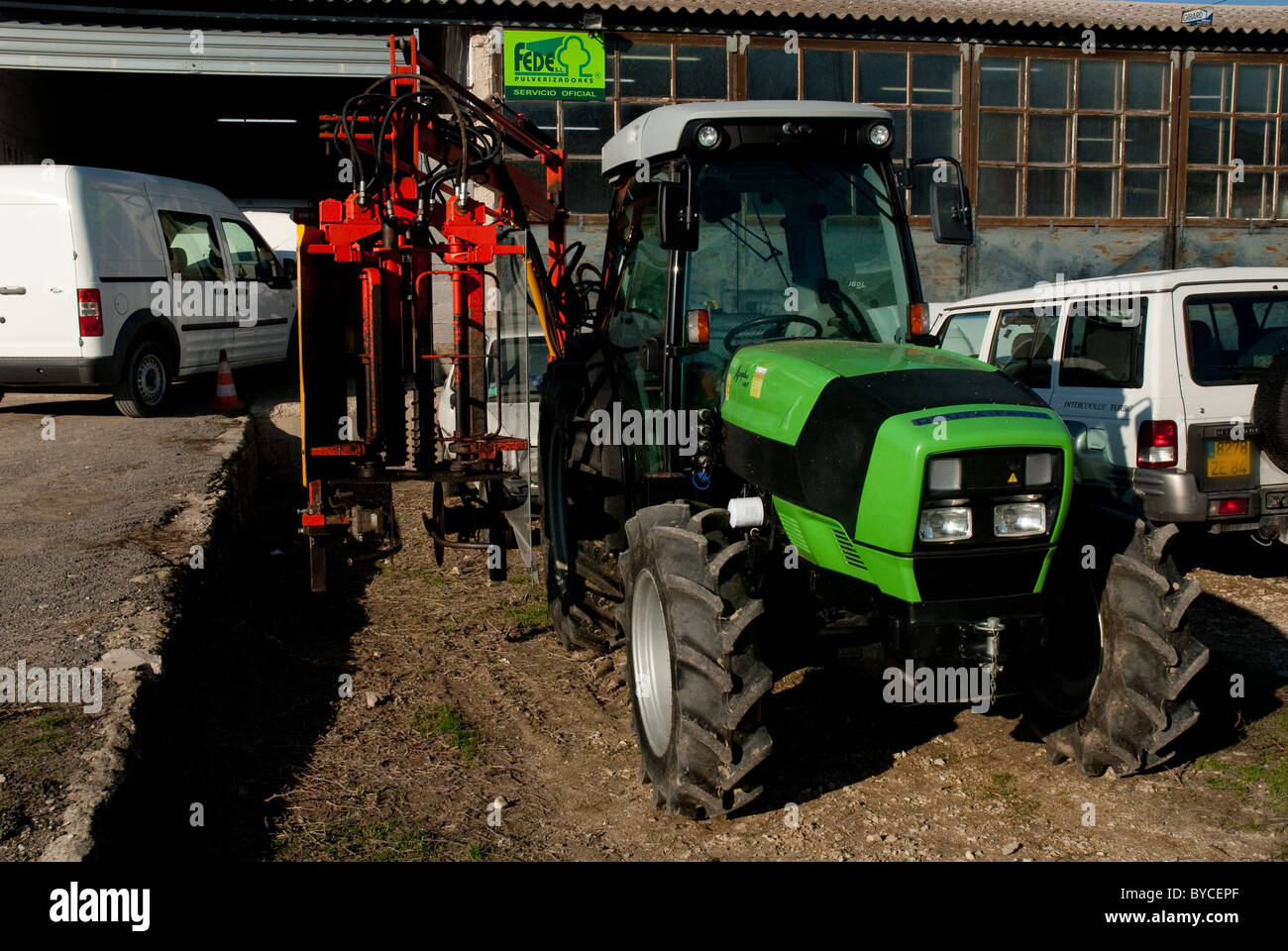 Red tractor green hi-res stock photography and images - Alamy