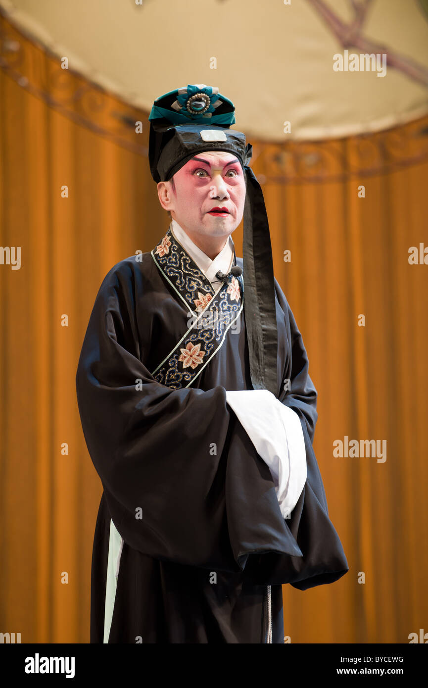 Female opera singer hi-res stock photography and images - Alamy