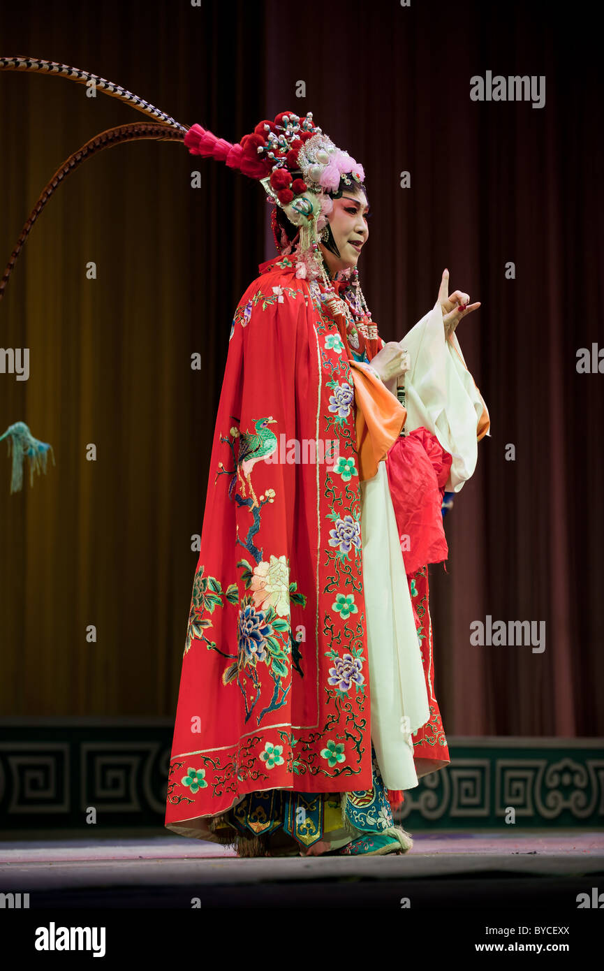 china opera Actress Stock Photo - Alamy