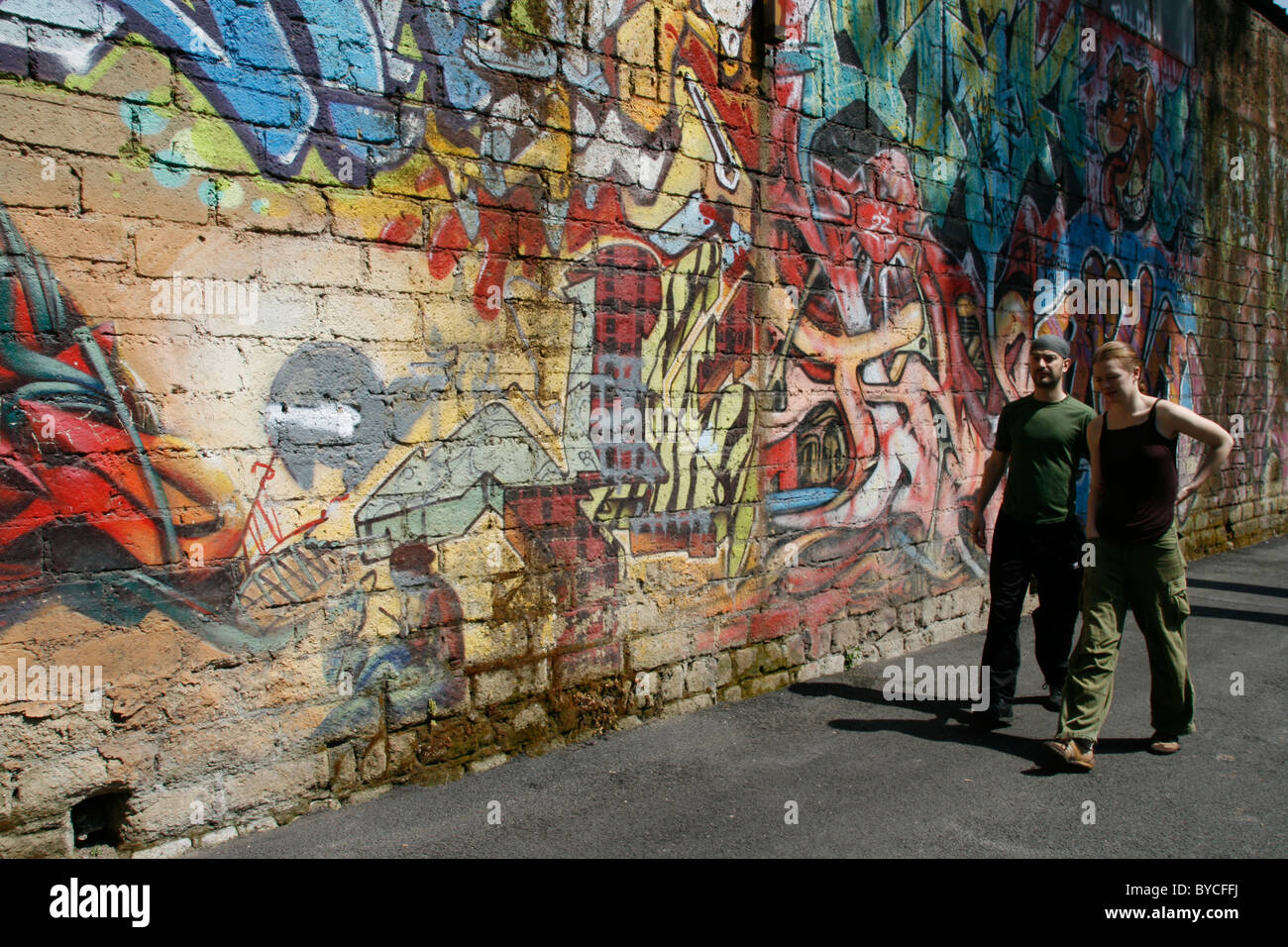 Graffiti wall woman walking italy hi-res stock photography and images ...