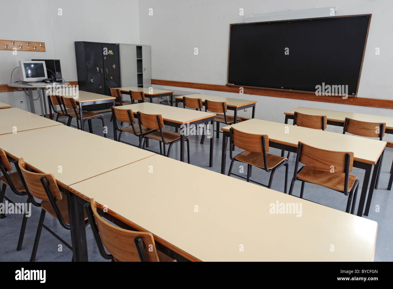 Secondary school classroom uk hi-res stock photography and images - Alamy