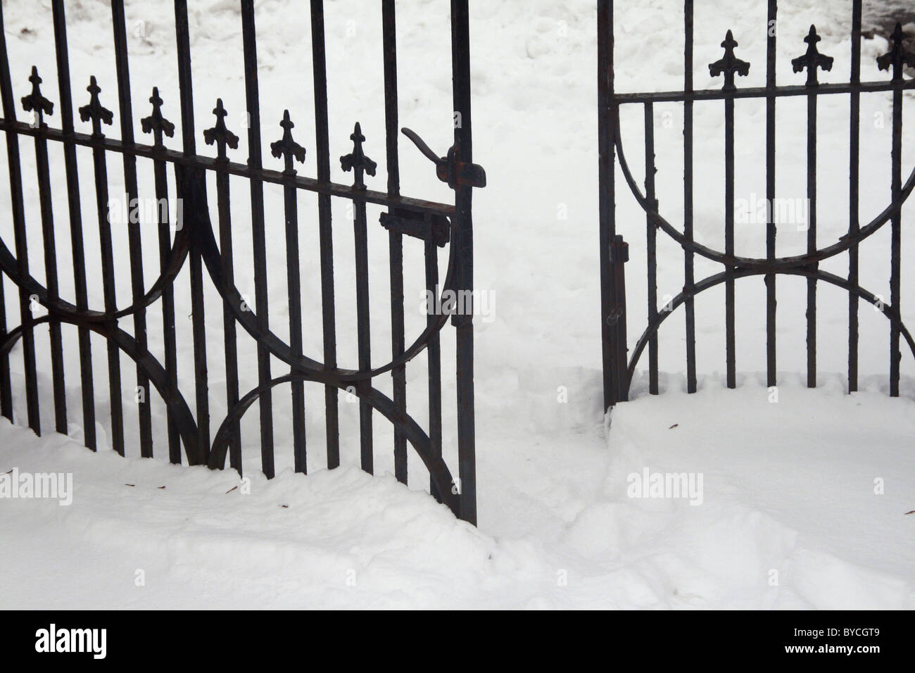 Wrought iron gate in snow hi-res stock photography and images - Alamy