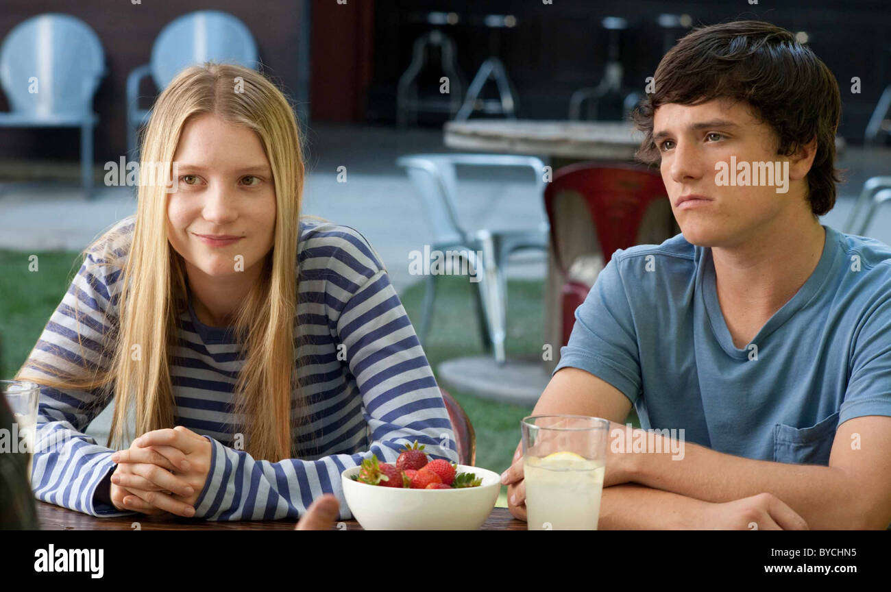 THE KIDS ARE ALL RIGHT (2010) LISA CHOLODENKO (DIR) JOSH HUTCHERSON, MIA WASIKOWSKA 002 ...