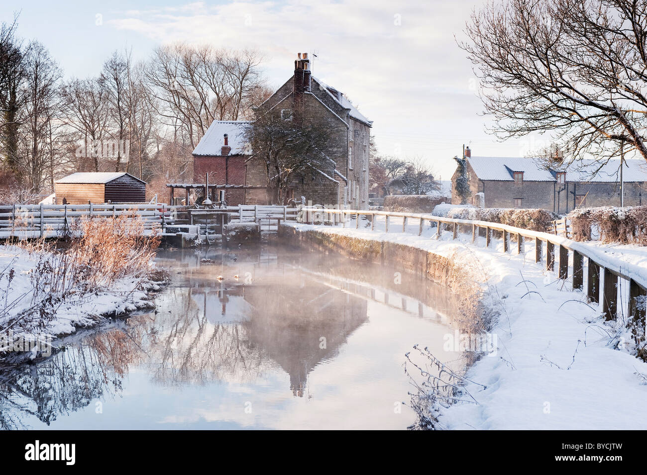Mist and snow north yorkshire hi-res stock photography and images - Alamy
