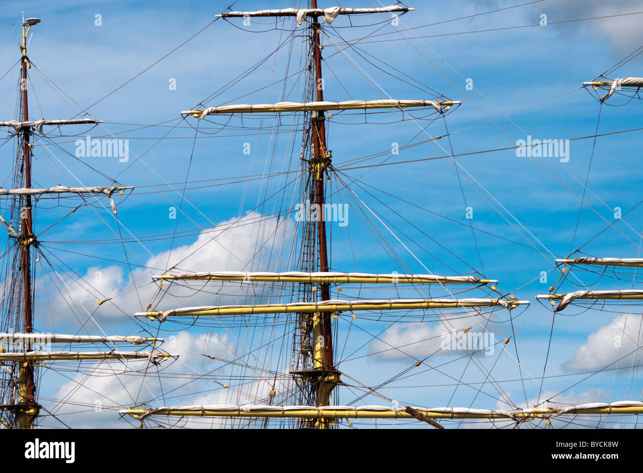 Vintage sailing ship mast Stock Photo - Alamy