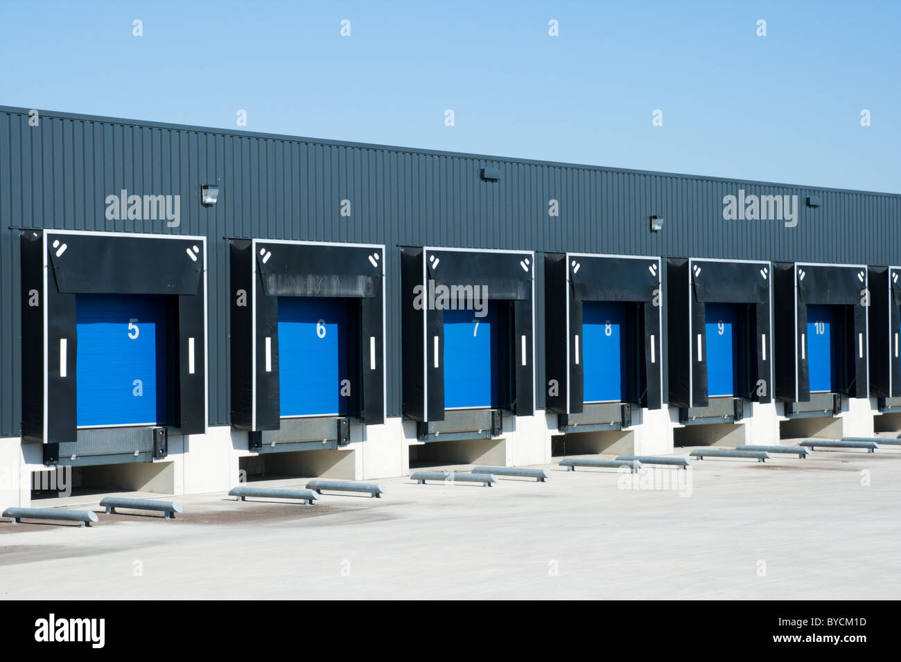 Loading docks hi-res stock photography and images - Alamy