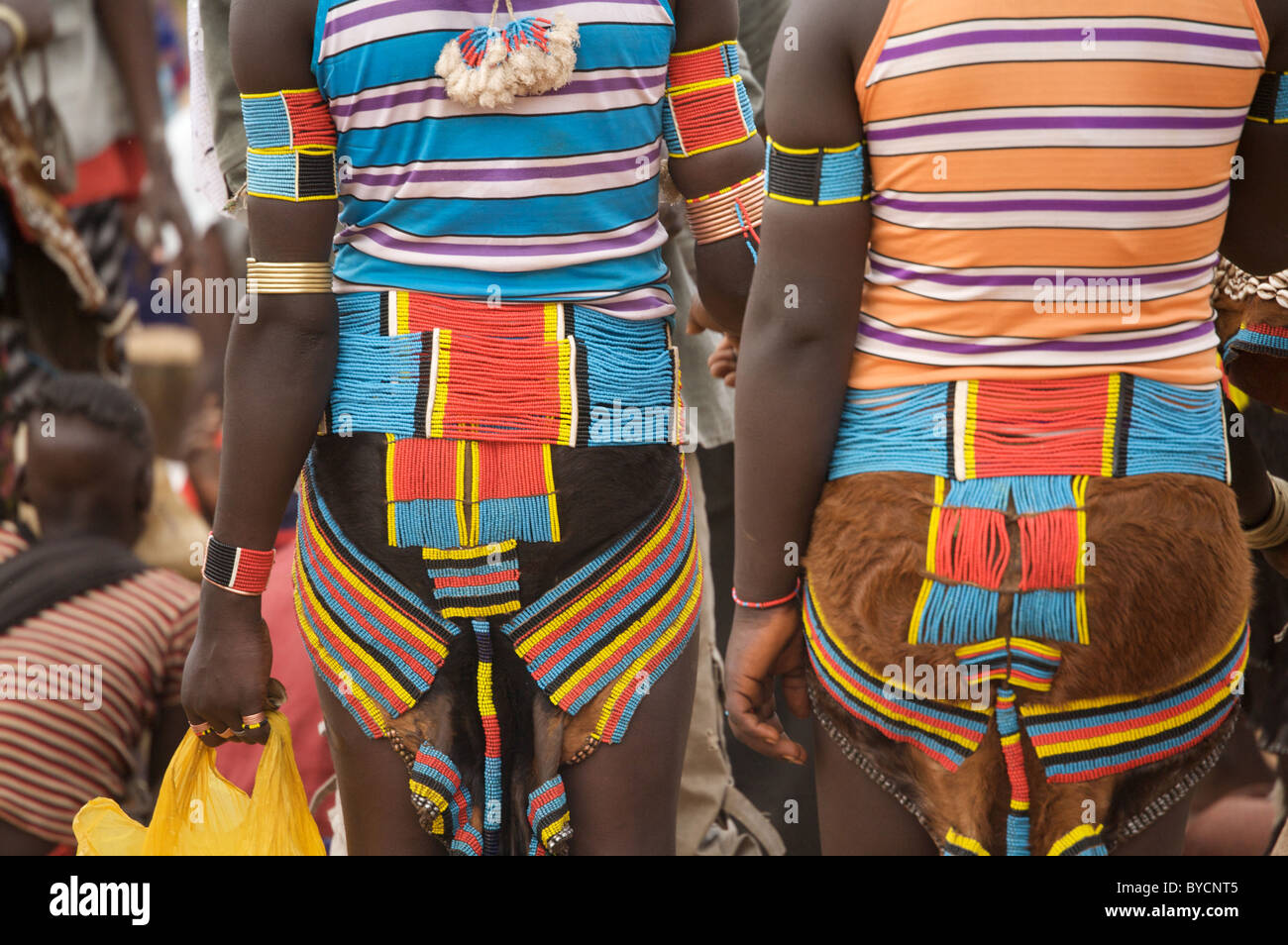 Women in traditional tribal dress, Demeka market, Jinka, Southern ...