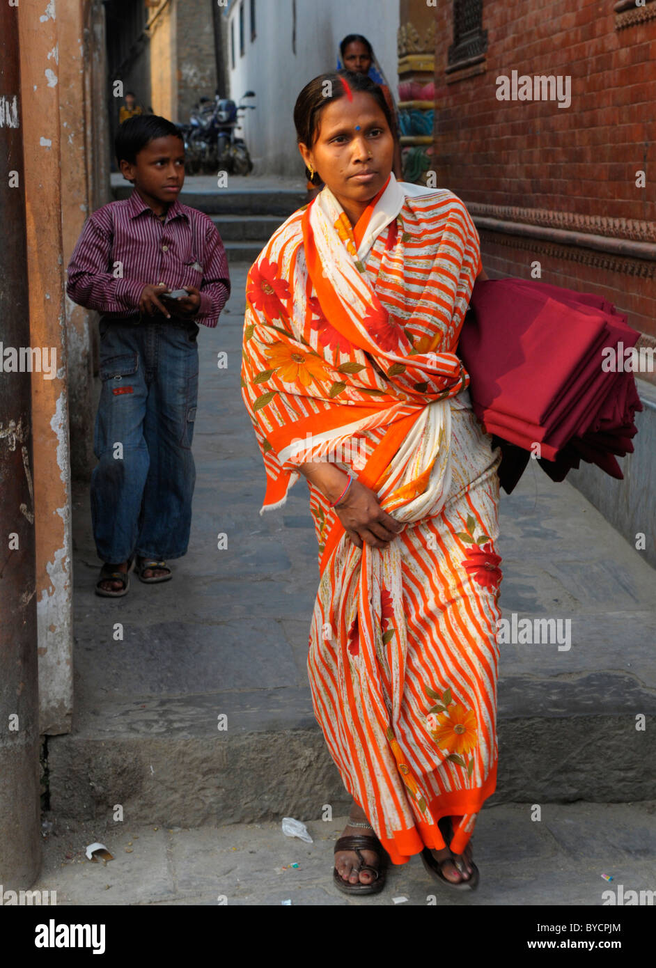 hindu lady ,peoples lives (the nepalis) , to live and die in kathmandu ...