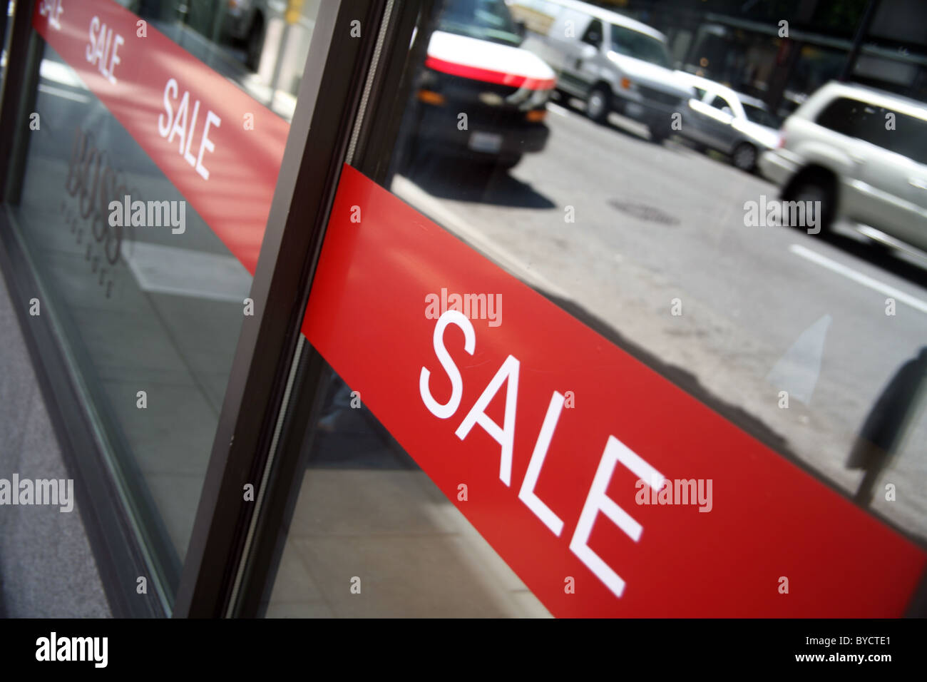Sale sign on retail shop in city Stock Photo - Alamy
