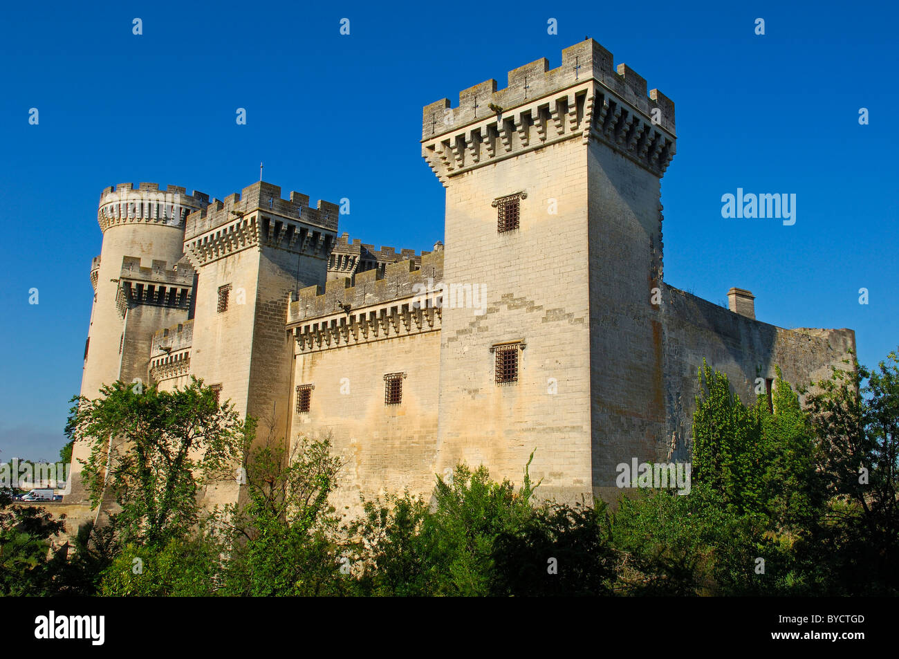 Castle tarascon hi-res stock photography and images - Alamy