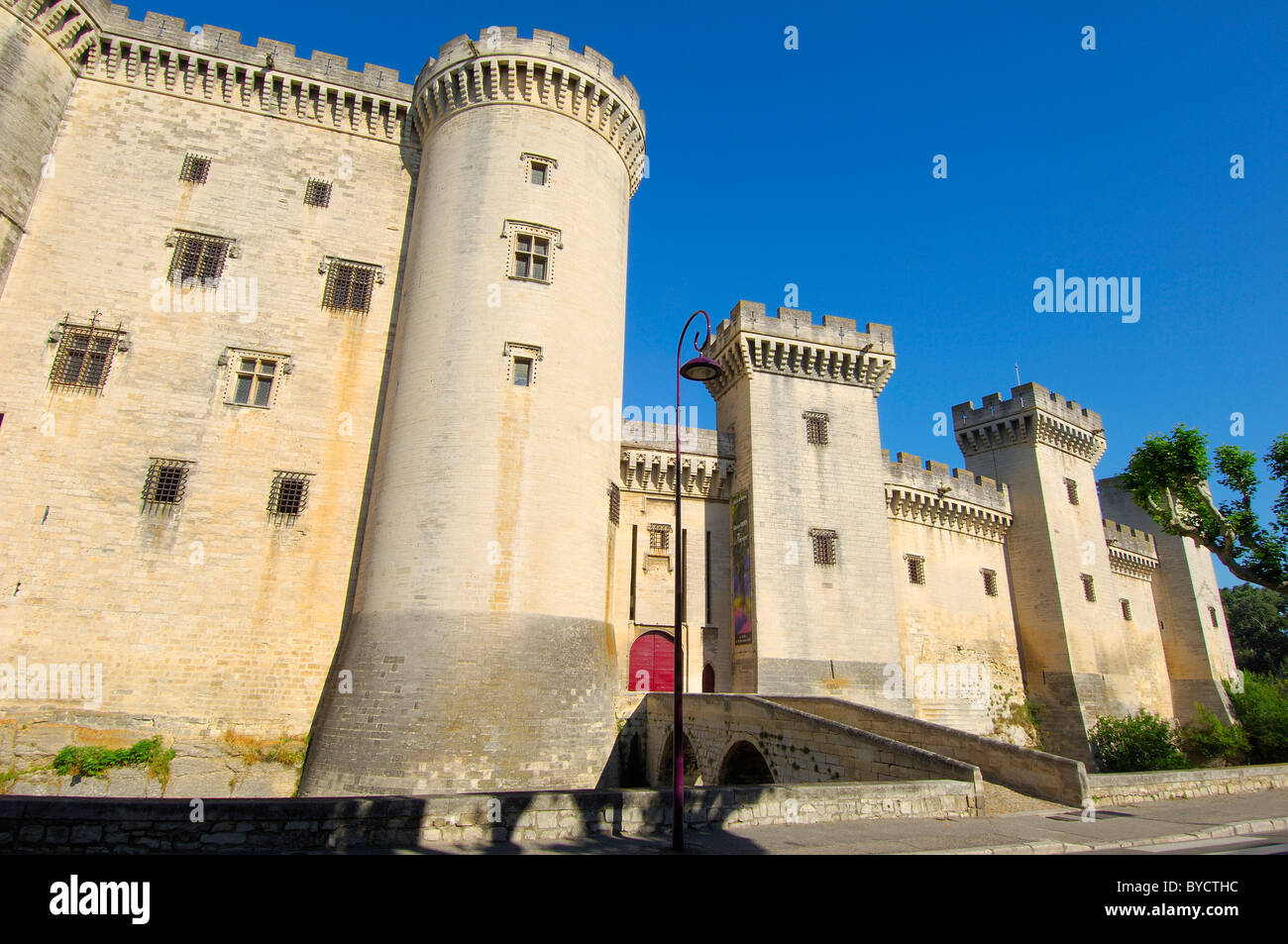 Castle tarascon hi-res stock photography and images - Alamy