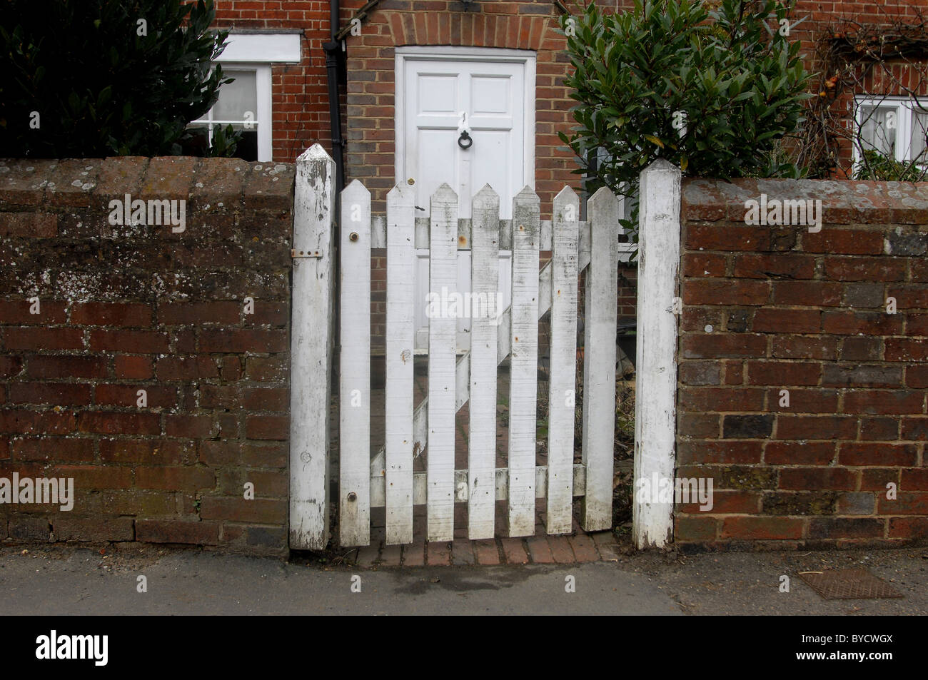 Picket fence gate hi-res stock photography and images - Alamy