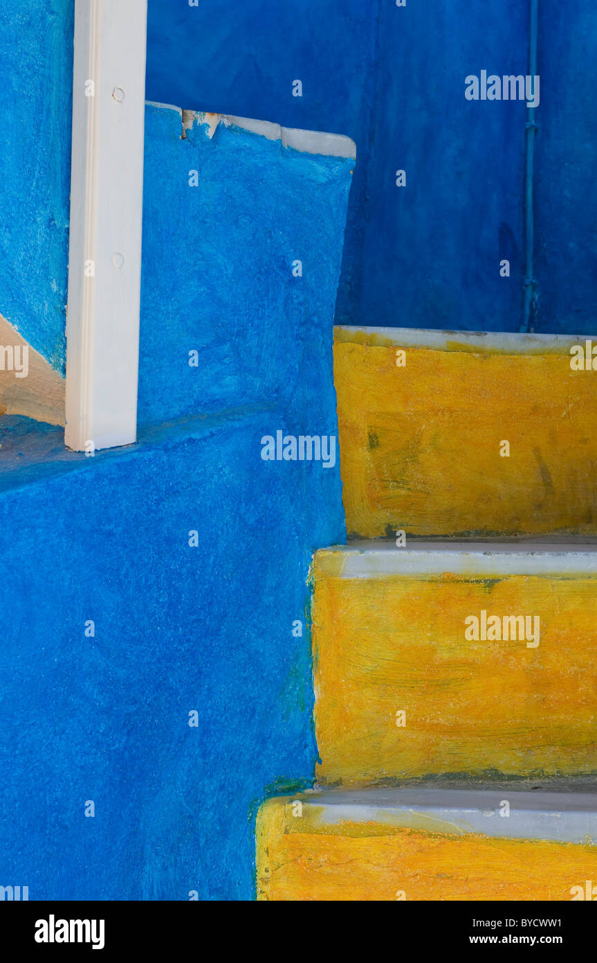 Yellow steps hi-res stock photography and images - Alamy