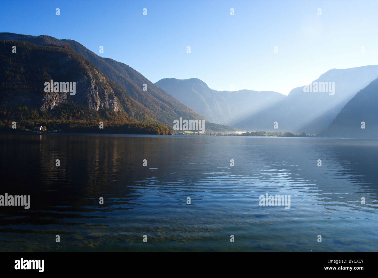 Hallstattersee lake in hallstatt hi-res stock photography and images ...