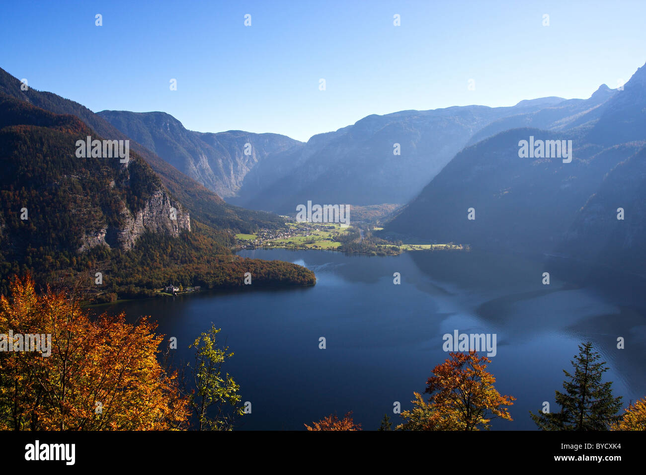 Hallstattersee lake in hallstatt hi-res stock photography and images ...