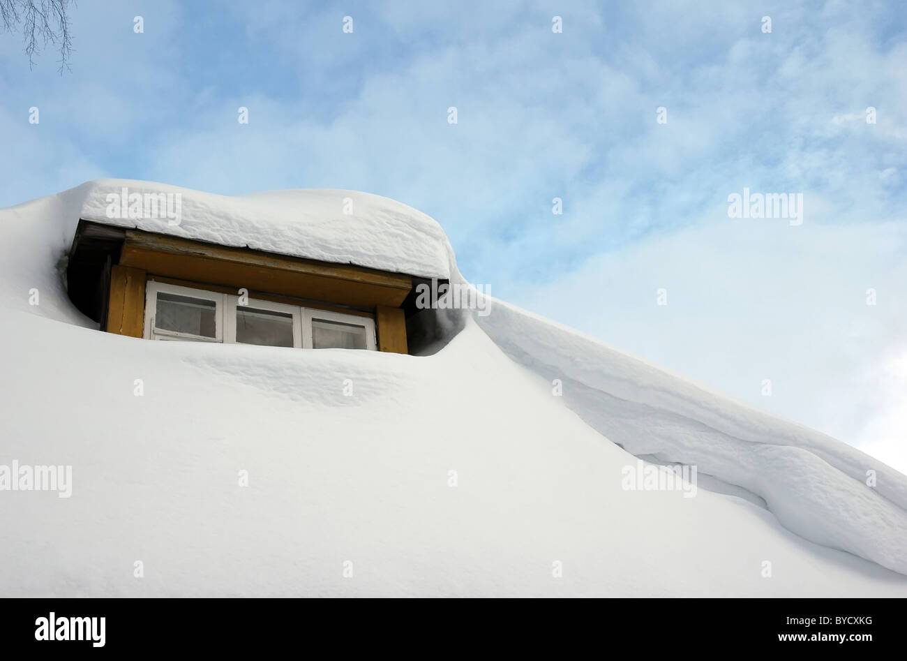 Snow drop cottage hi-res stock photography and images - Alamy
