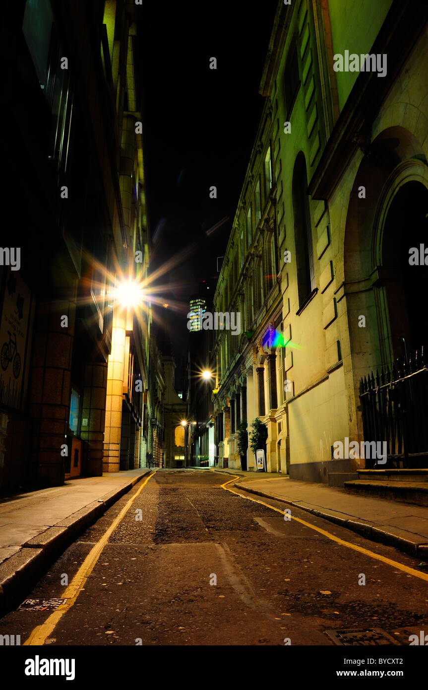 London night street hi-res stock photography and images - Alamy