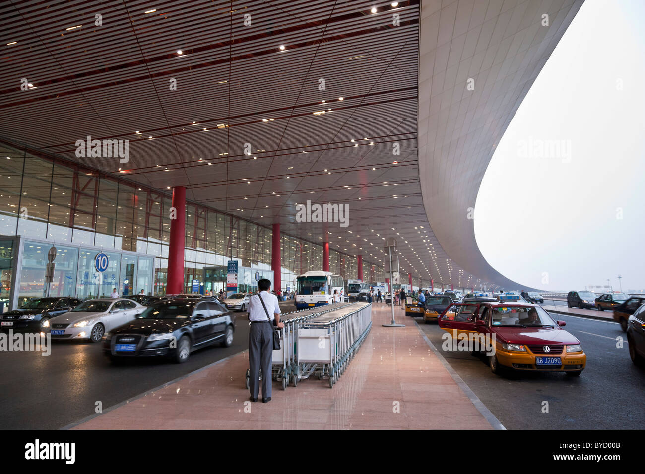 Exterior of Beijing Capital Airport Terminal 3. JMH4823 Stock Photo - Alamy