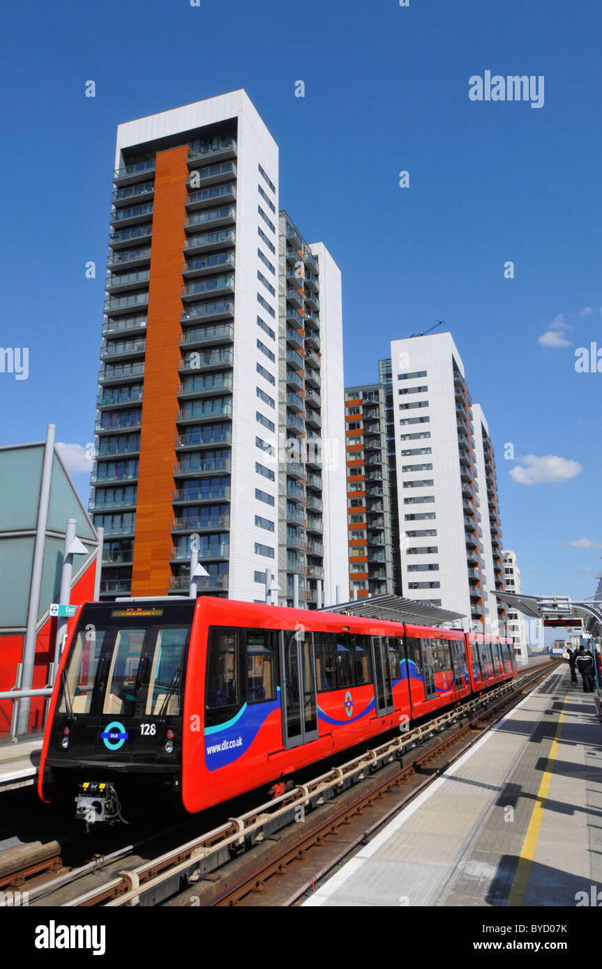 Docklands train rail station High Resolution Stock Photography and ...