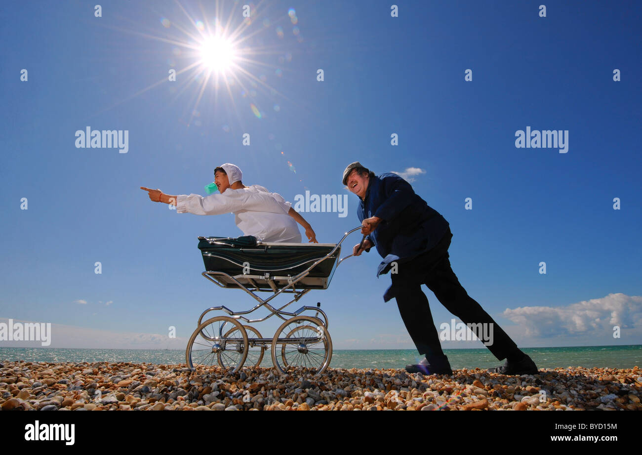 Silver cross pram hi-res stock photography and images - Alamy