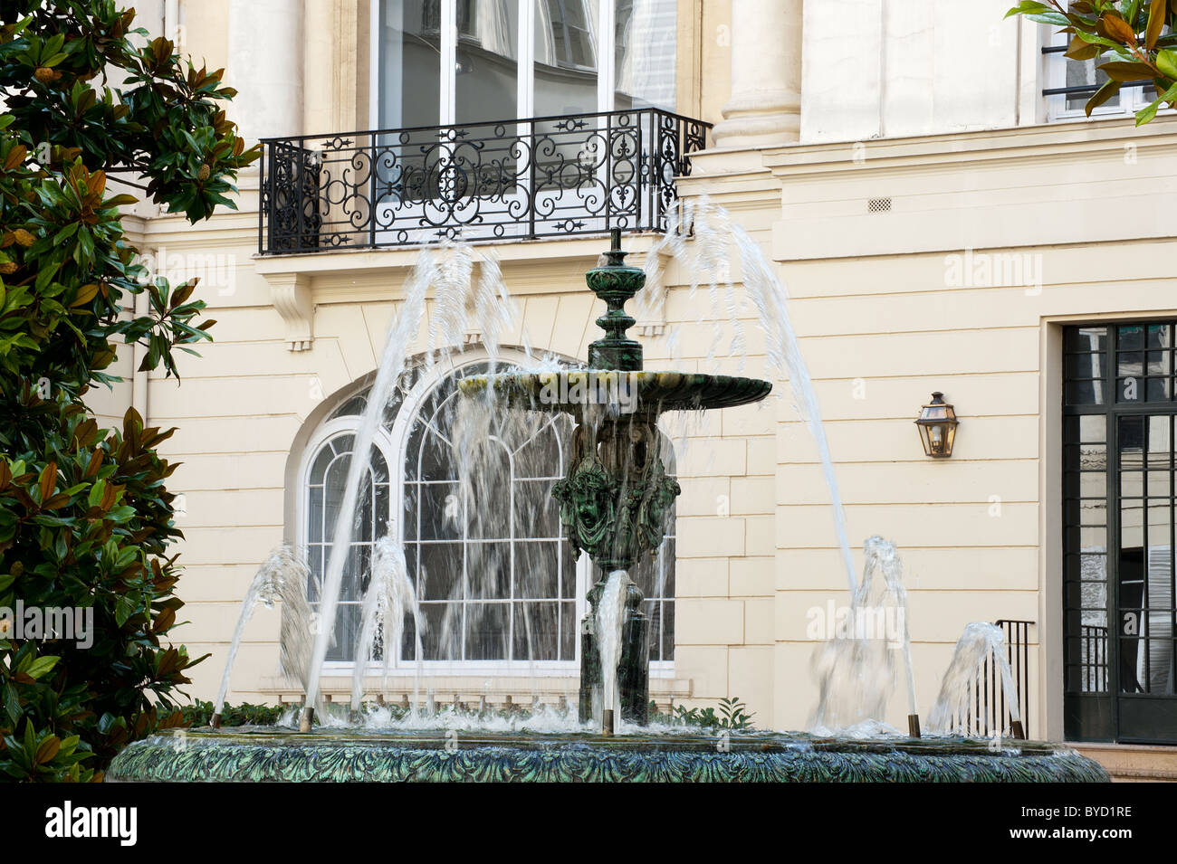 Spouting fountain hi-res stock photography and images - Alamy