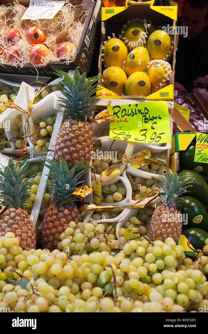 Fruit shop france hi-res stock photography and images - Alamy