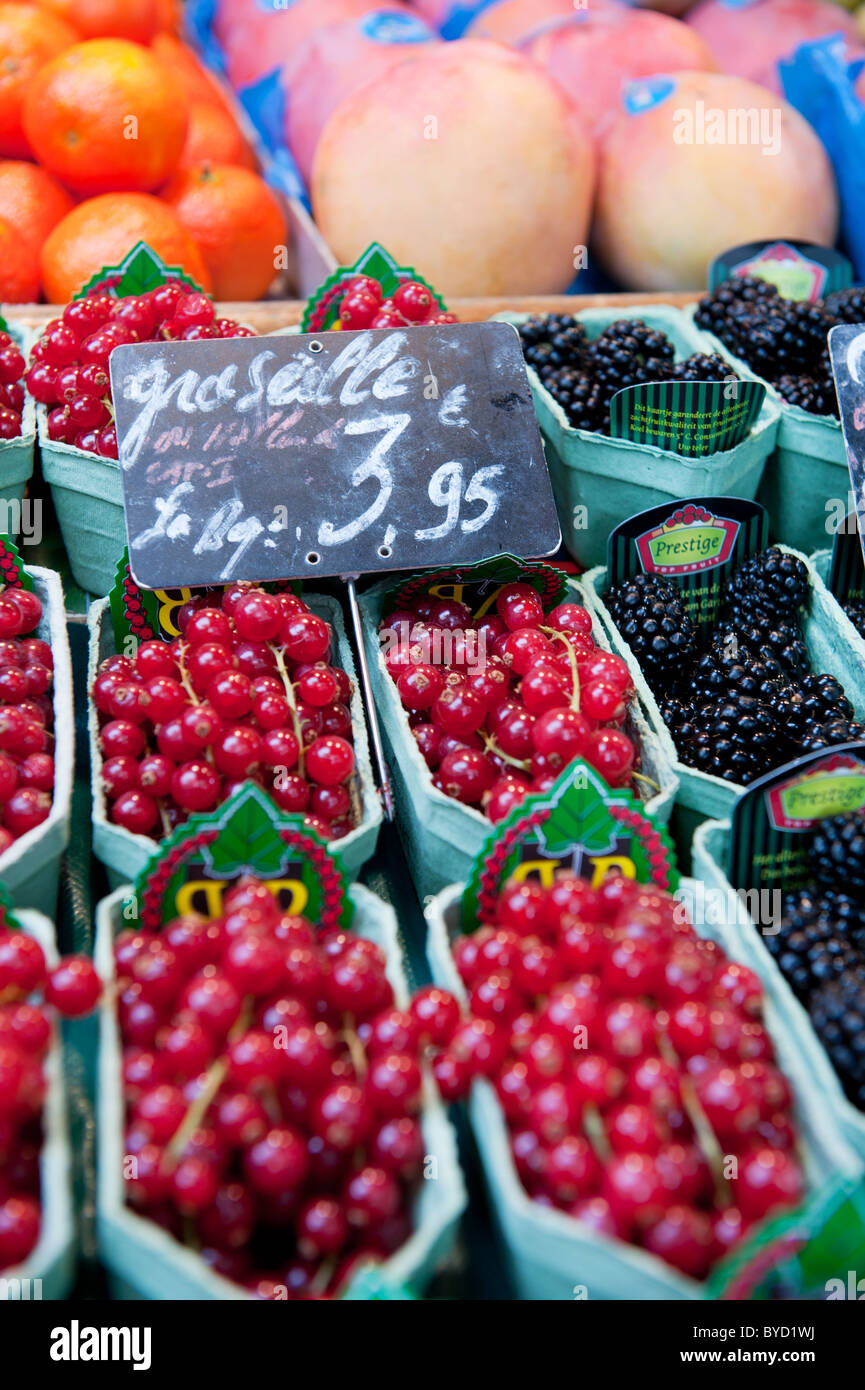 Fruit shop paris hi-res stock photography and images - Alamy