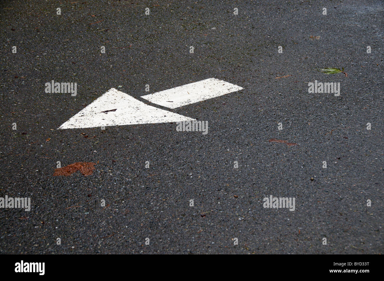 Pavement arrow hi-res stock photography and images - Alamy