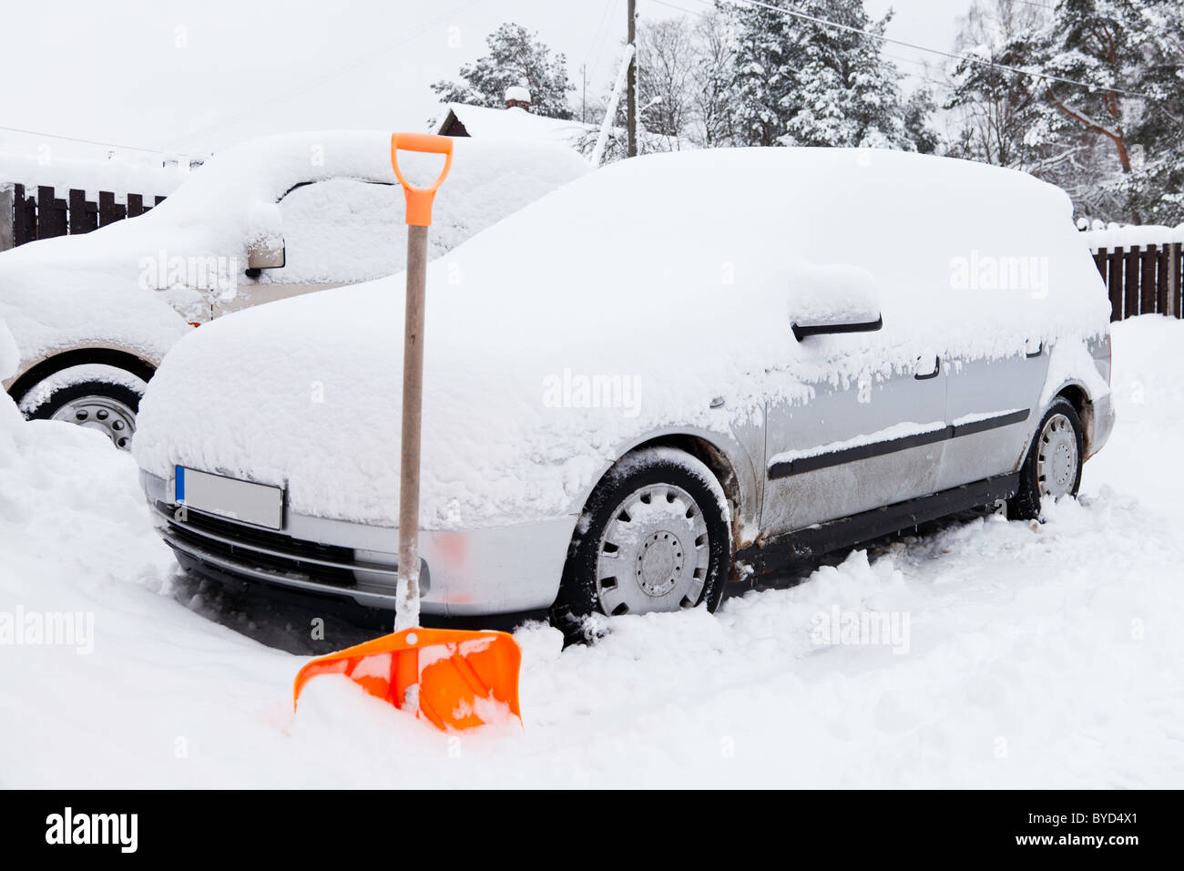 Cars snow blizzard hi-res stock photography and images - Alamy