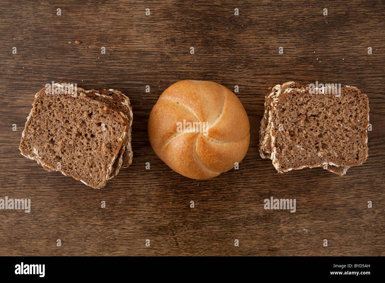 Sliced bread and a bread roll Stock Photo - Alamy