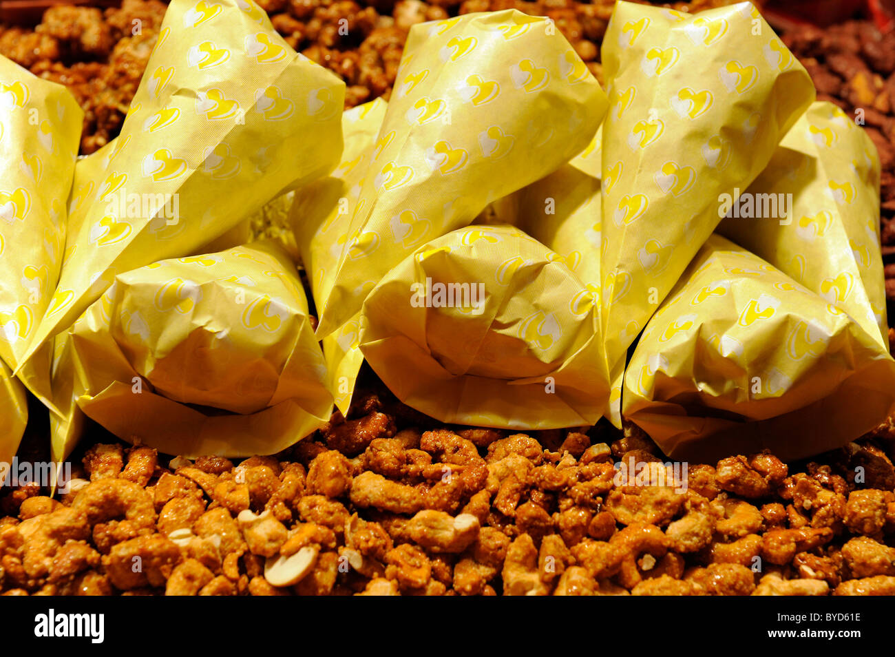Roasted almonds, partially packed Stock Photo - Alamy
