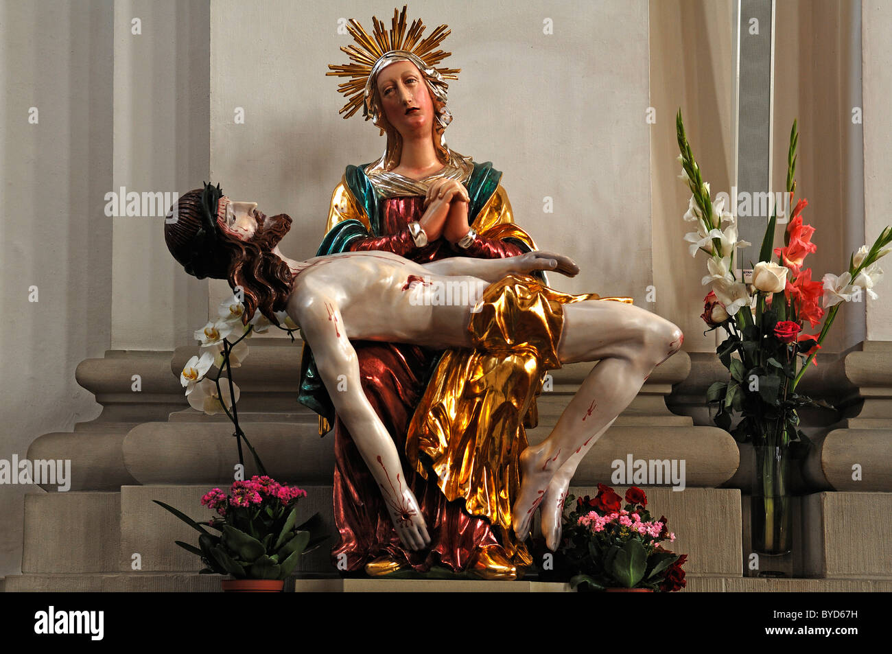 Crying virgin mary statue hi-res stock photography and images - Alamy