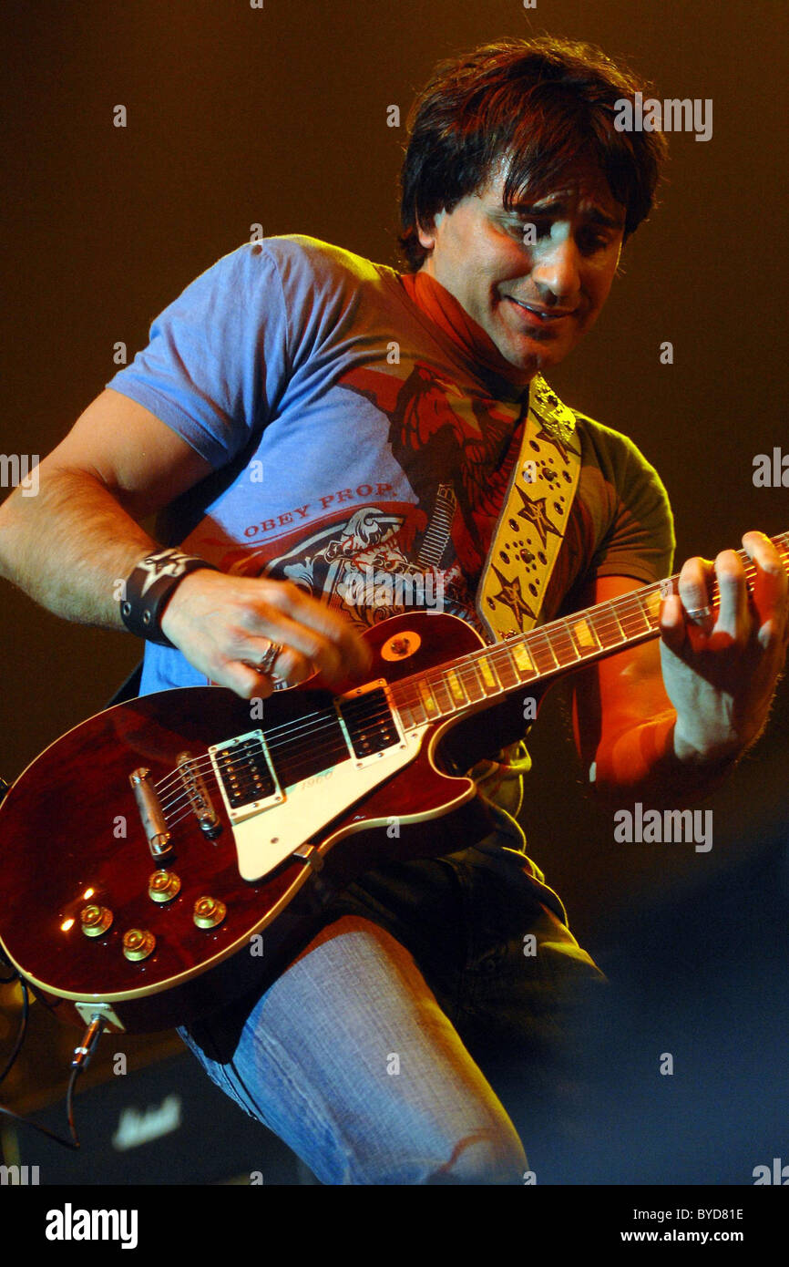 Steve Azar performing live in concert at the Madison Square Garden New ...