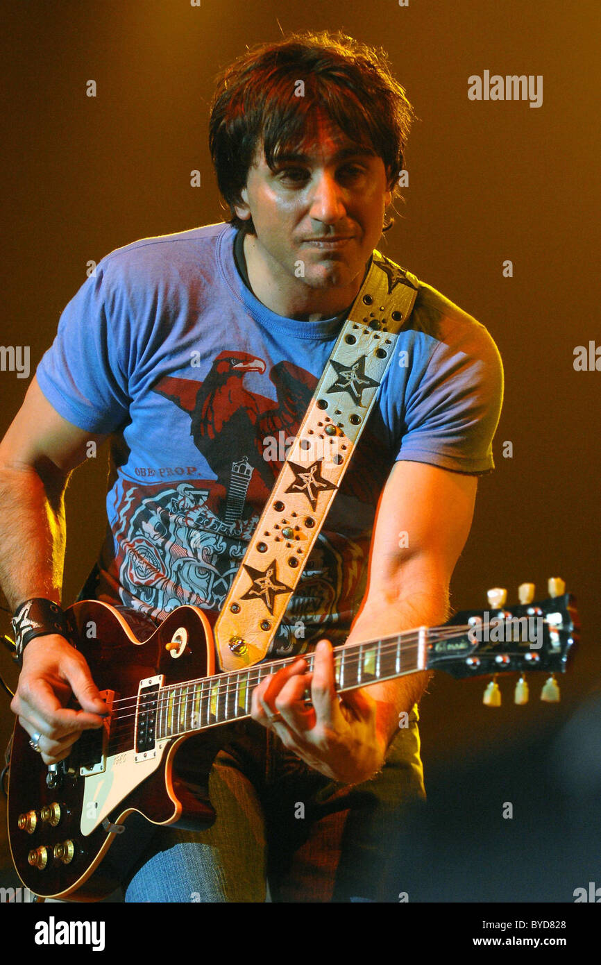 Steve Azar performing live in concert at the Madison Square Garden New ...