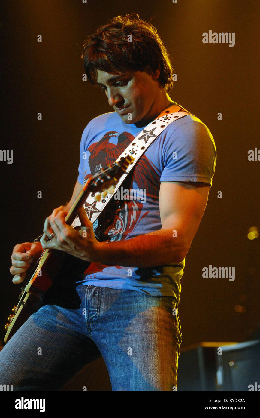 Steve Azar performing live in concert at the Madison Square Garden New ...