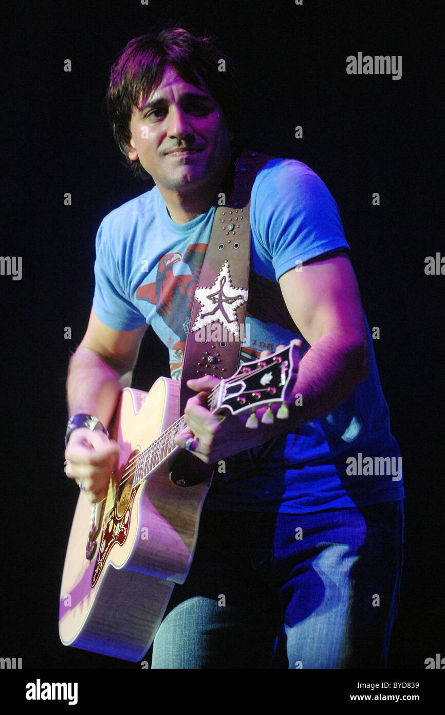 Steve Azar performing live in concert at the Madison Square Garden New ...