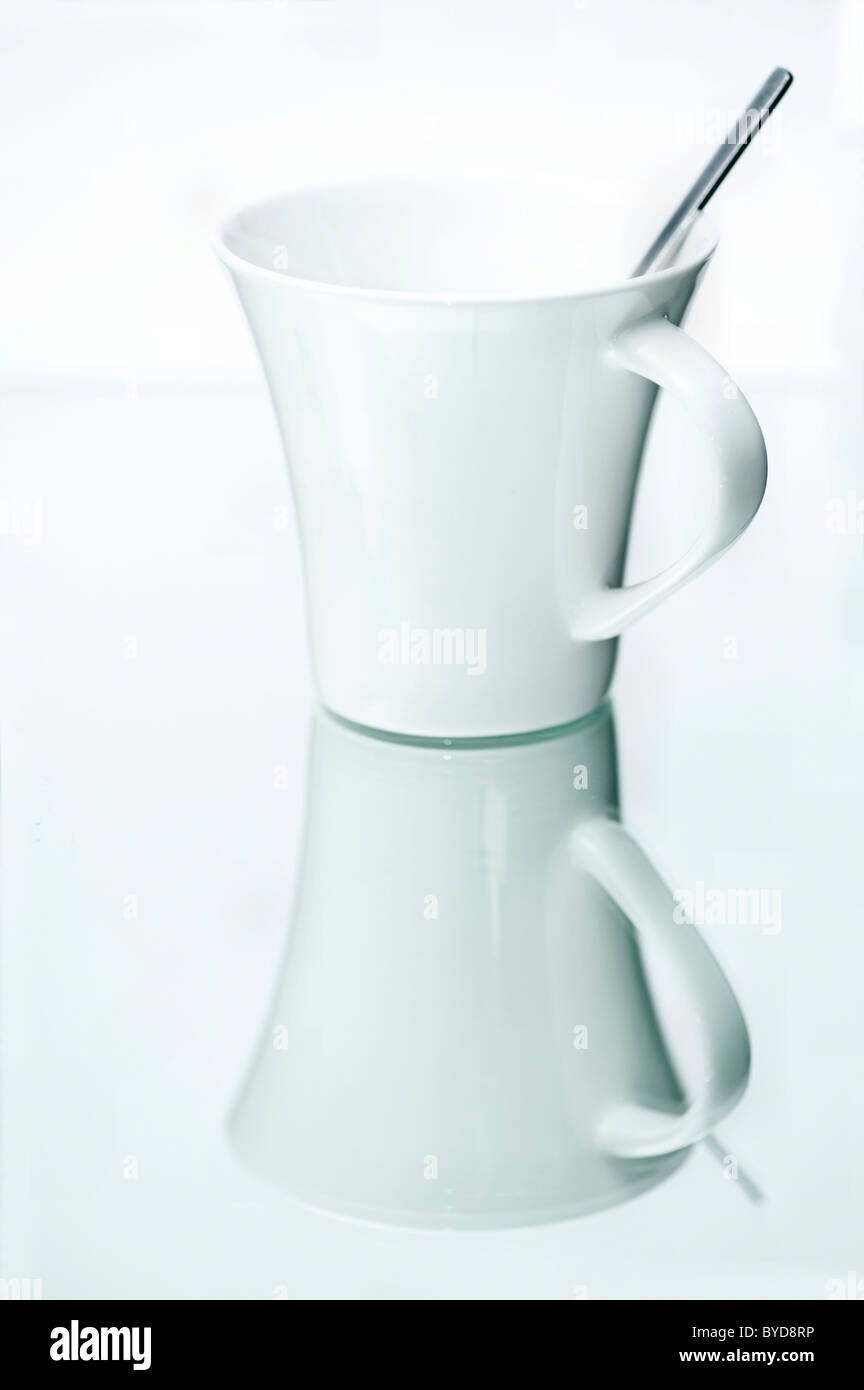 Reflecting surface hi-res stock photography and images - Alamy