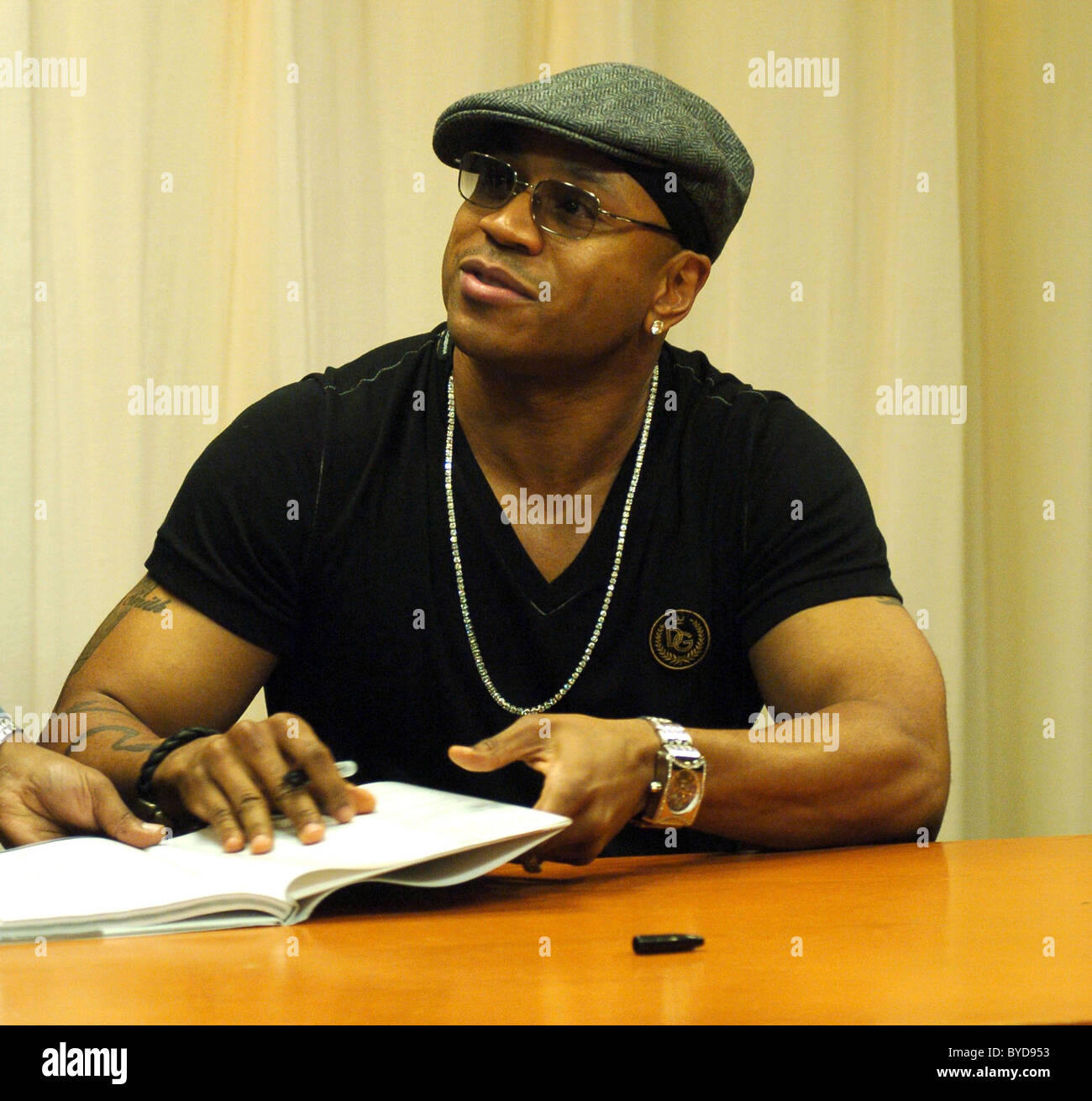 LL Cool J Signing copies of his new book 'LL Cool J's Platinum Workout ...