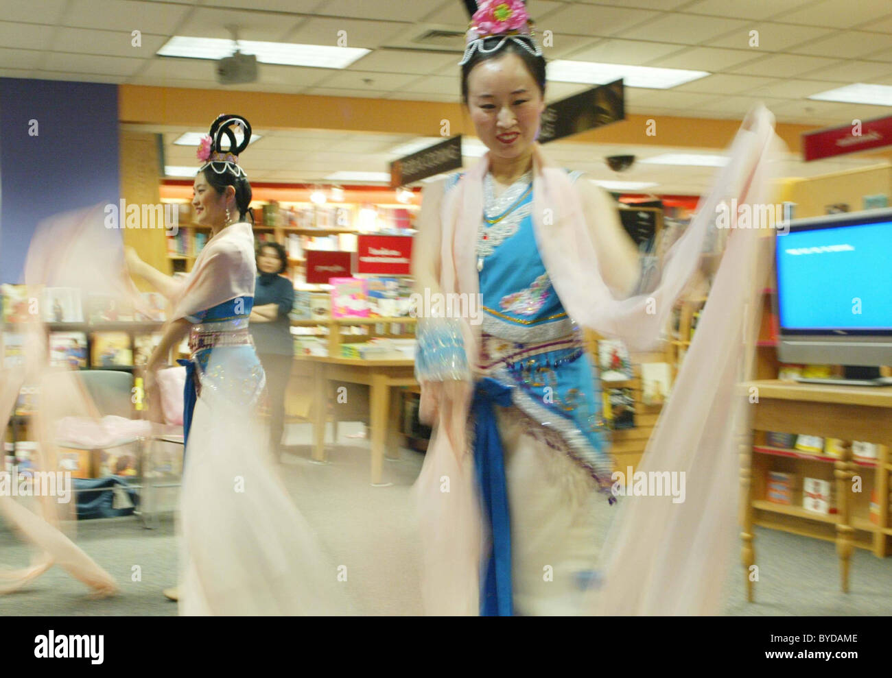 New Tang Dynasty performing at Olssons Books promoting Chinese New Year ...