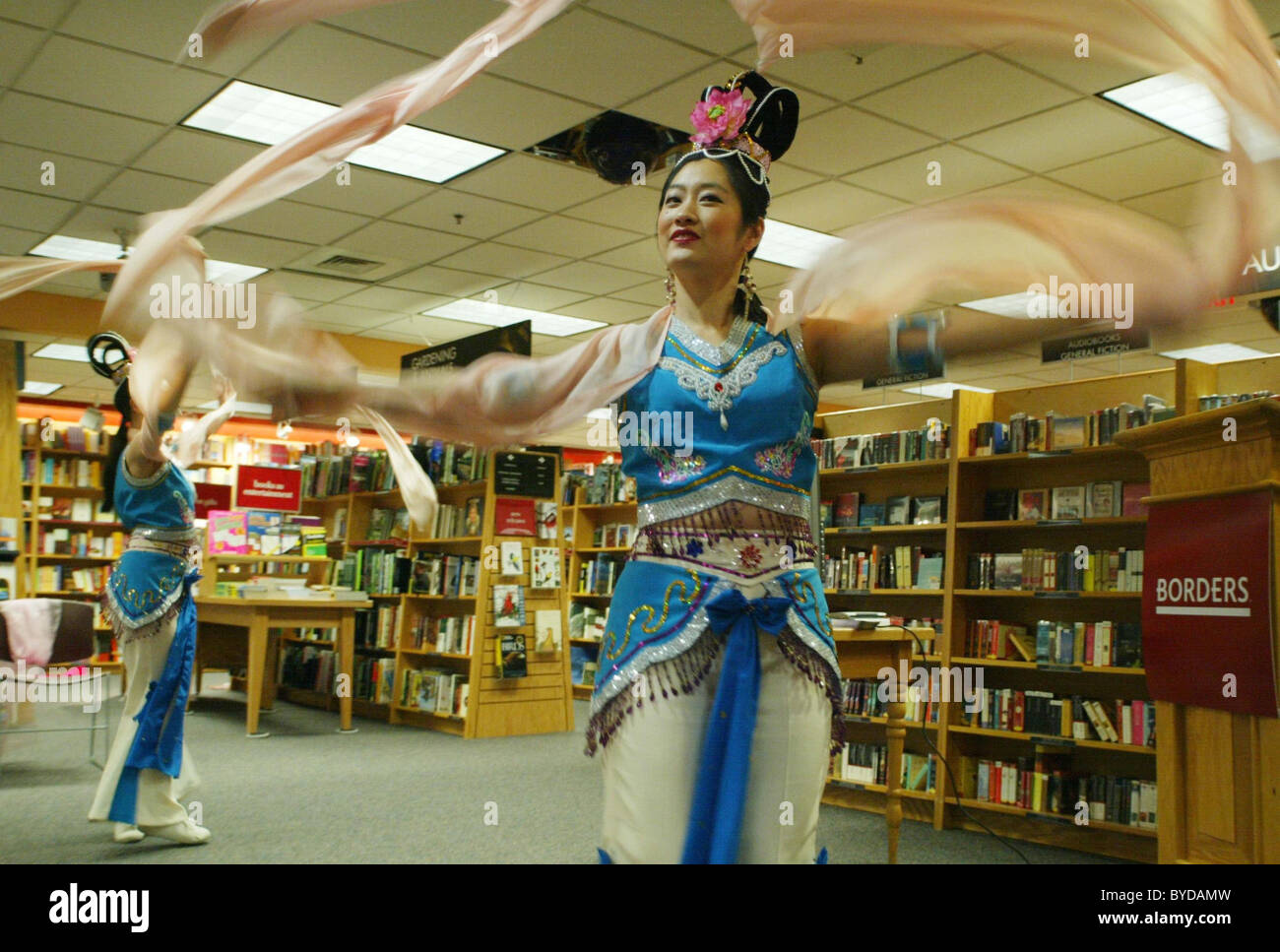 New Tang Dynasty performing at Olssons Books promoting Chinese New Year ...